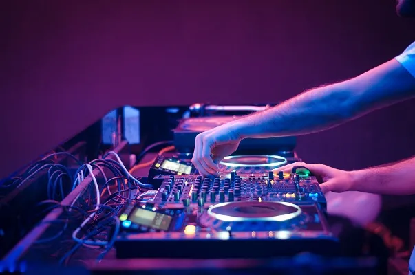 Les 5 Meilleurs Packs de Matériel DJ pour Débuter ou Progresser