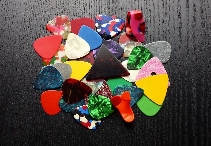 Quel Médiator Choisir pour Bien Débuter à la Guitare ? (Guide d'Achat)