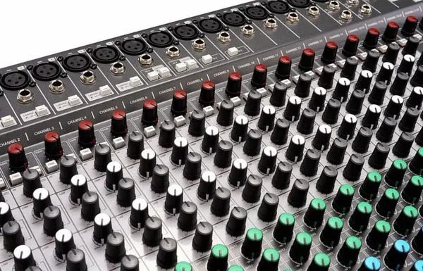 Les 7 Meilleures Tables de Mixage Analogiques (Comparatif)