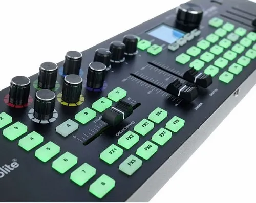 Les 8 Meilleurs Contrôleurs DMX pour Gérer les Lumières