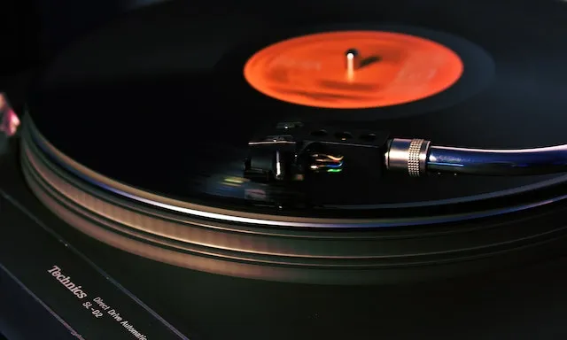 Les 6 Meilleures Platines Vinyles Automatiques (Comparatif)
