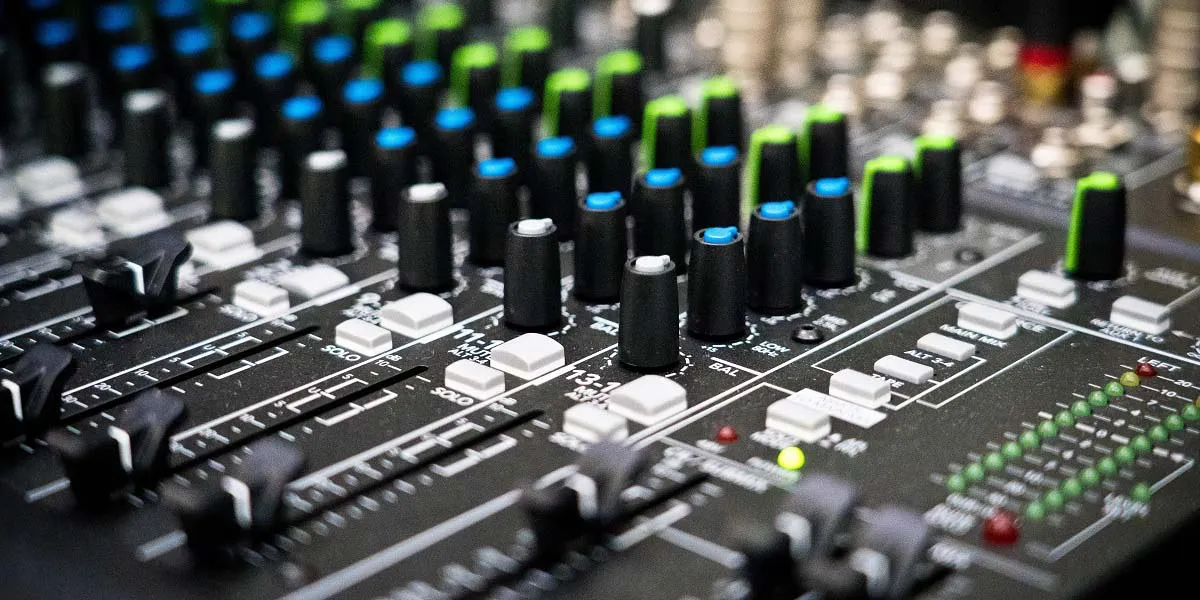 Les 7 Meilleures Tables de Mixage Analogiques (Comparatif)