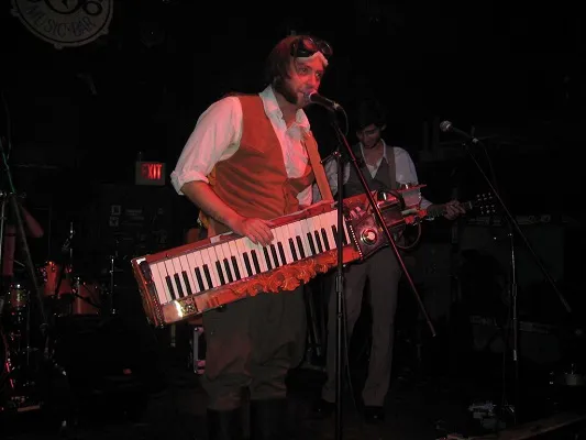 Les 5 Meilleurs Keytars pour Devenir un Vrai Keytar Hero (Comparatif)