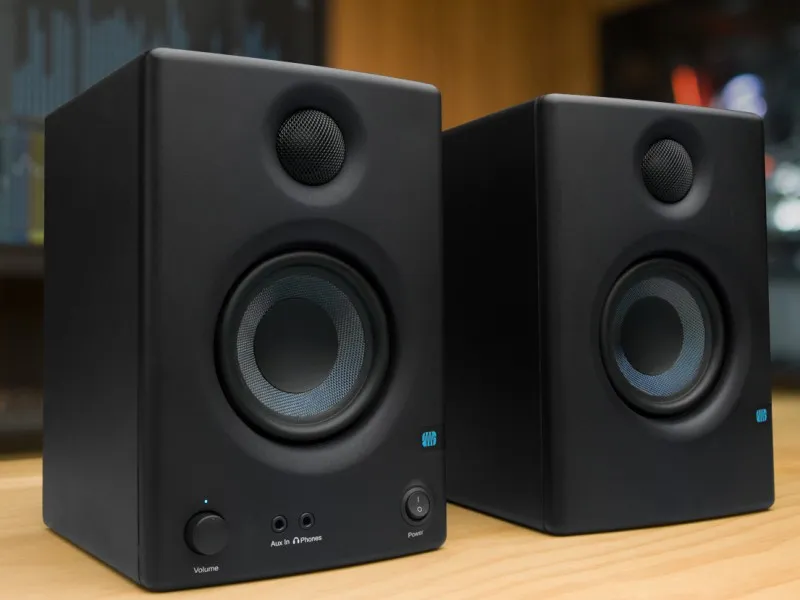 Les 5 Meilleurs Keytars pour Devenir un Vrai Keytar Hero (Comparatif)