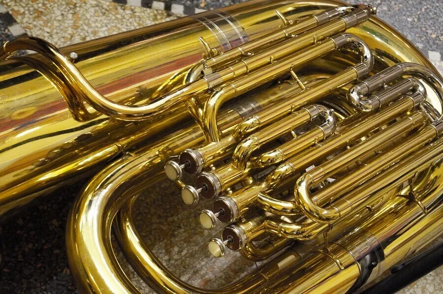 Les 7 Meilleurs Tubas pour Tous les Niveaux (Comparatif)