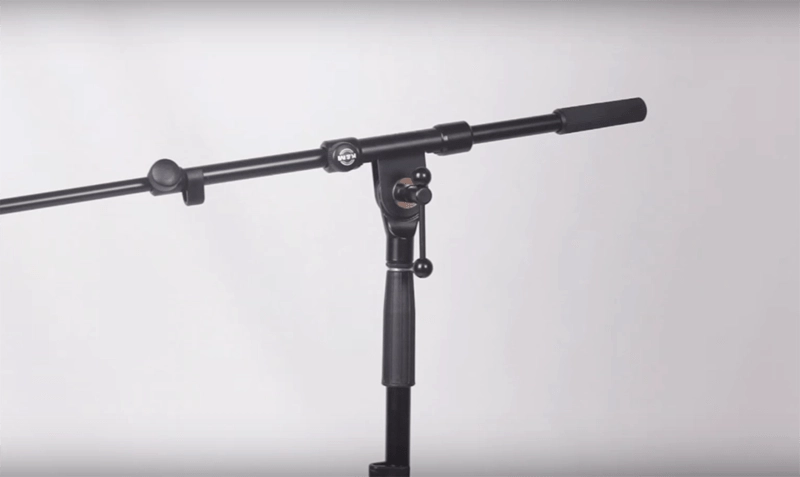 Les 7 Meilleurs Pieds de Micro pour le Studio et le Live (Comparatif)