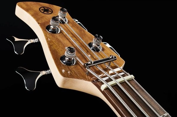 Les 5 Meilleures Basses Yamaha (Comparatif)