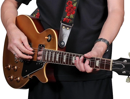 Les 5 Meilleures Sangles pour Guitares Acoustiques (Comparatif)