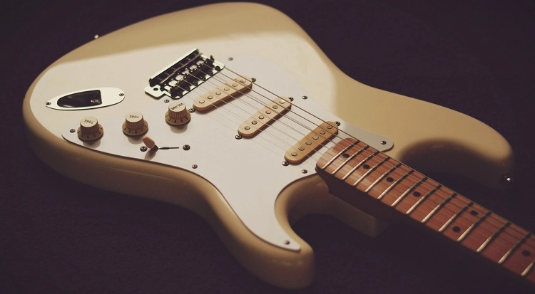 Stratocaster vs Telecaster : Quelles Différences entre les Guitares ...