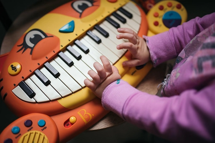 Les 6 Meilleurs Mini Pianos (Petite Taille mais VRAI Son)