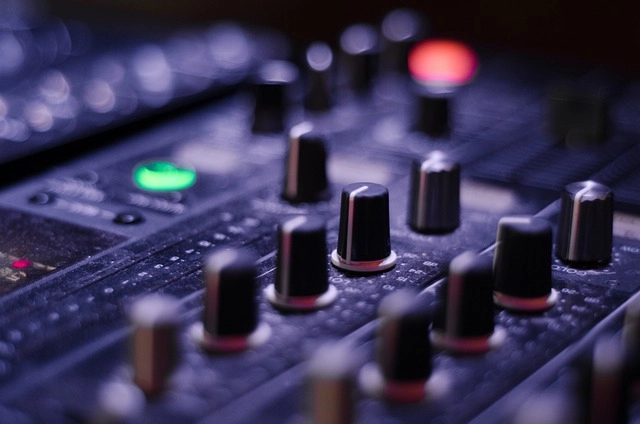 Les 5 Meilleures Tables de Mixage Numark (Comparatif)