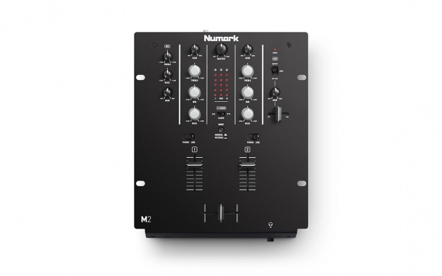 Les 5 Meilleures Tables de Mixage Numark (Comparatif)